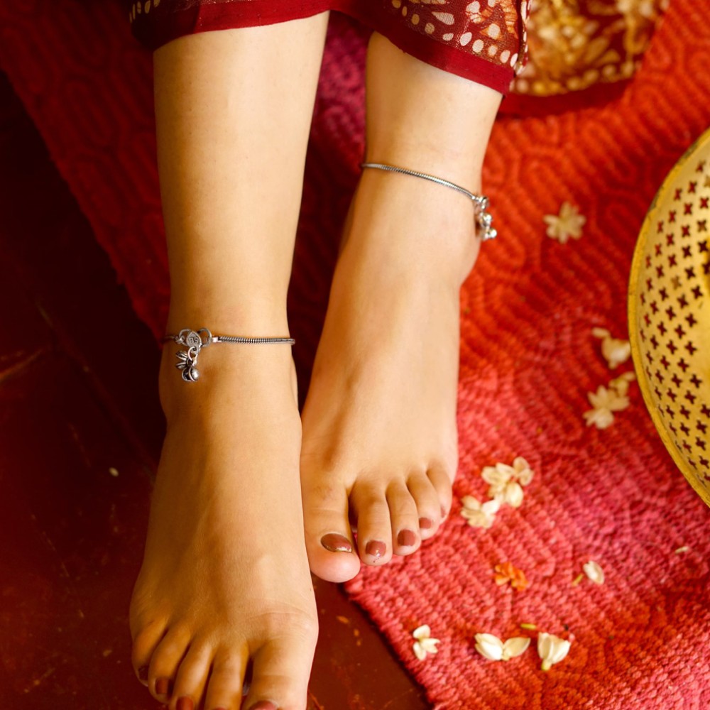 Teejh Single Line Silver Oxidized Ghungroo Anklets (Silver) Price - Buy ...